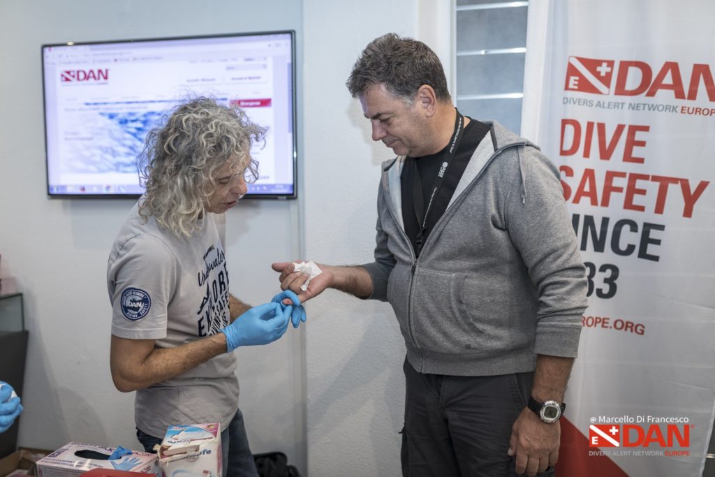 5 Minutes Together Underwater for Climate: MPA_ADAPT with PADI & DAN ...