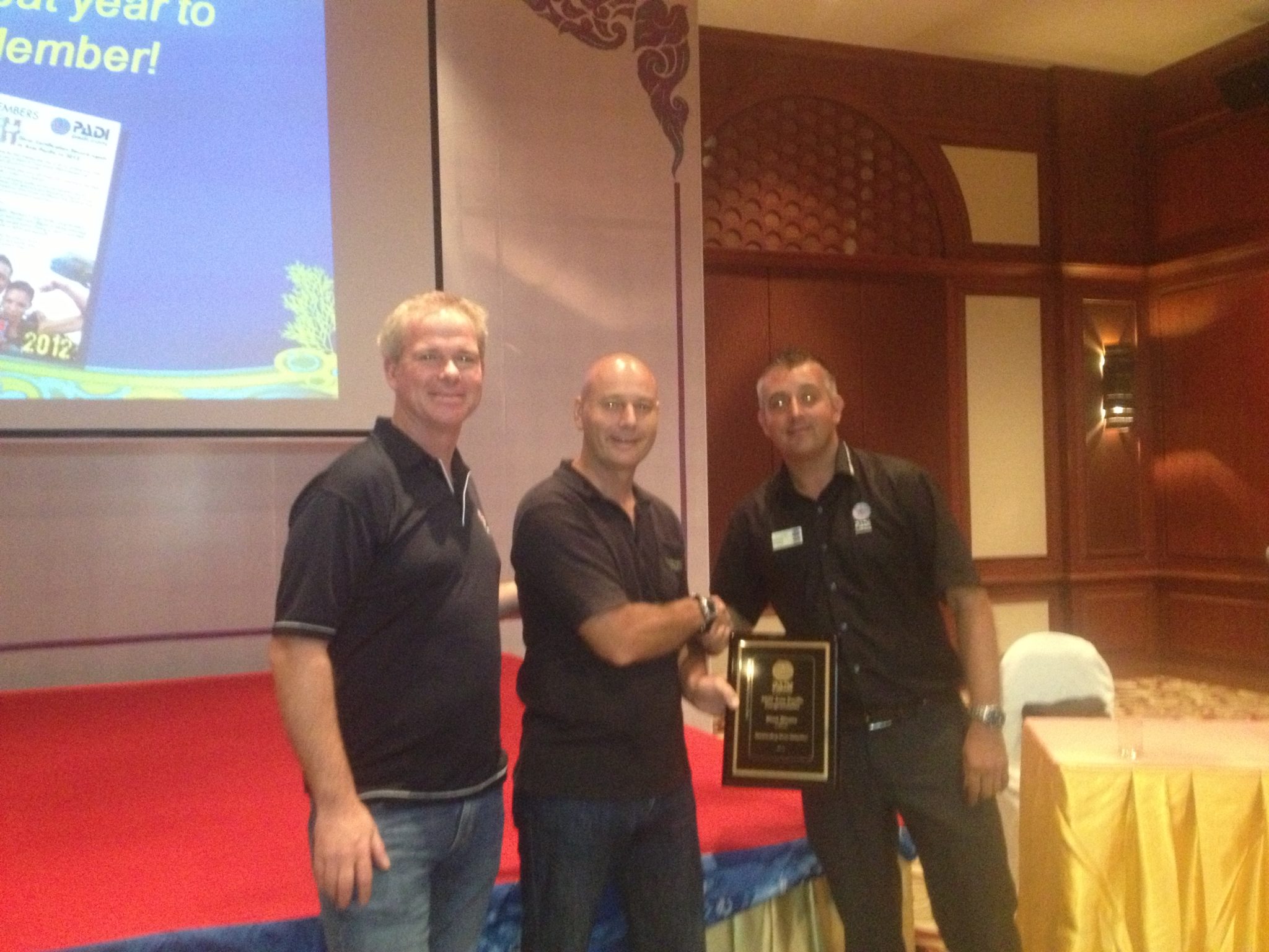 Kiwi Diver PADI 5 Star IDC Receive PADI 2012 "Diver Retention Award ...