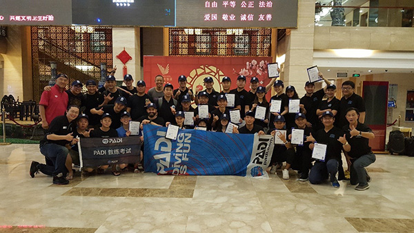 在 2017 年 9 月的 PADI 教練考試 - PADI Pros