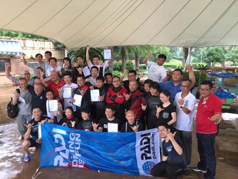 2015년 5월과 6월의 강사 시험 - PADI Pros